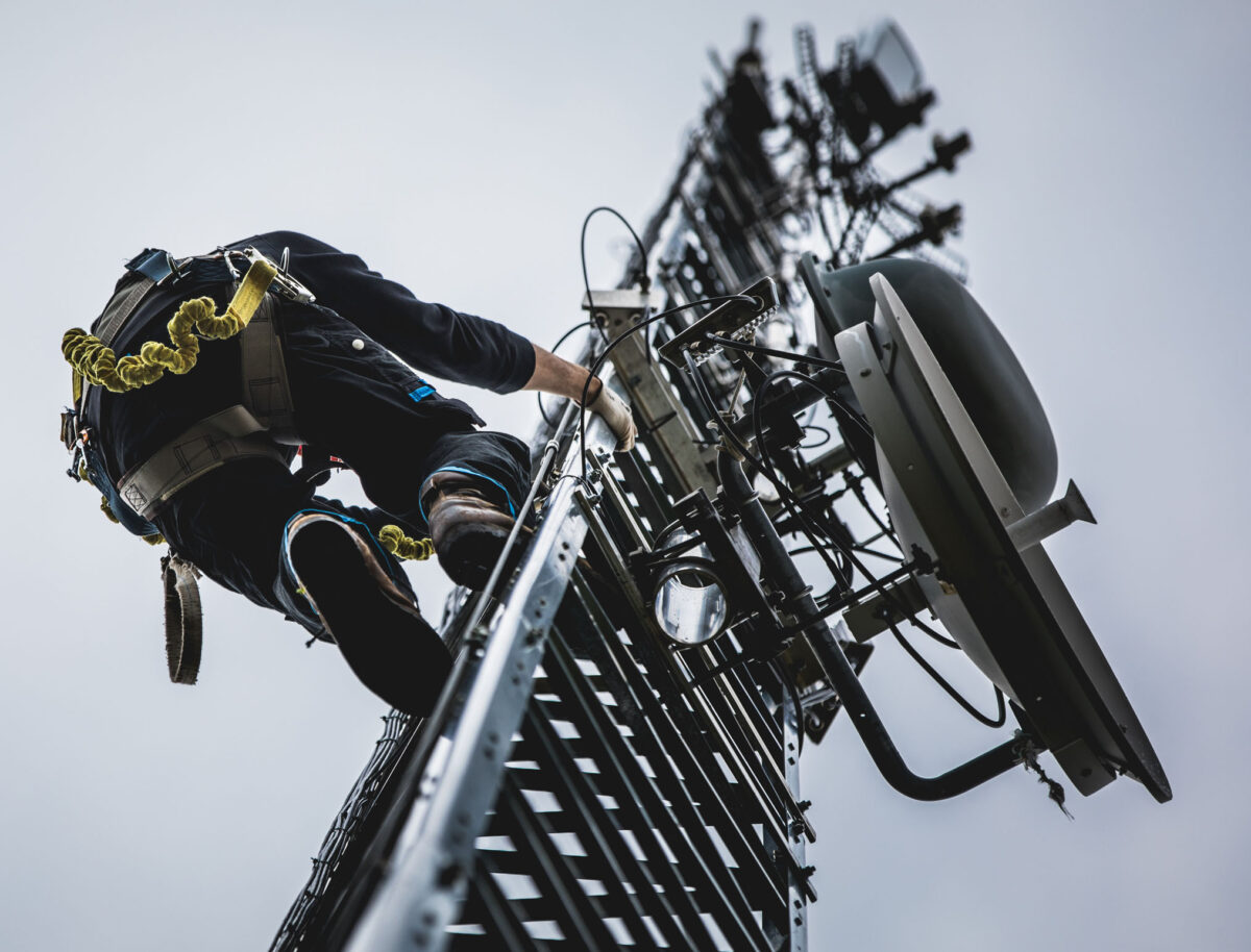 Polycarbonate Replaces Fiberglass Composite for Improved Radome ...